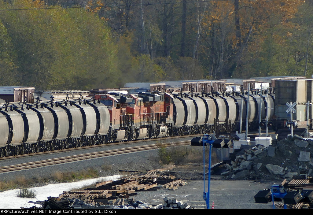 BNSF 6553 SPOEVE mid-train DPU's at Delta